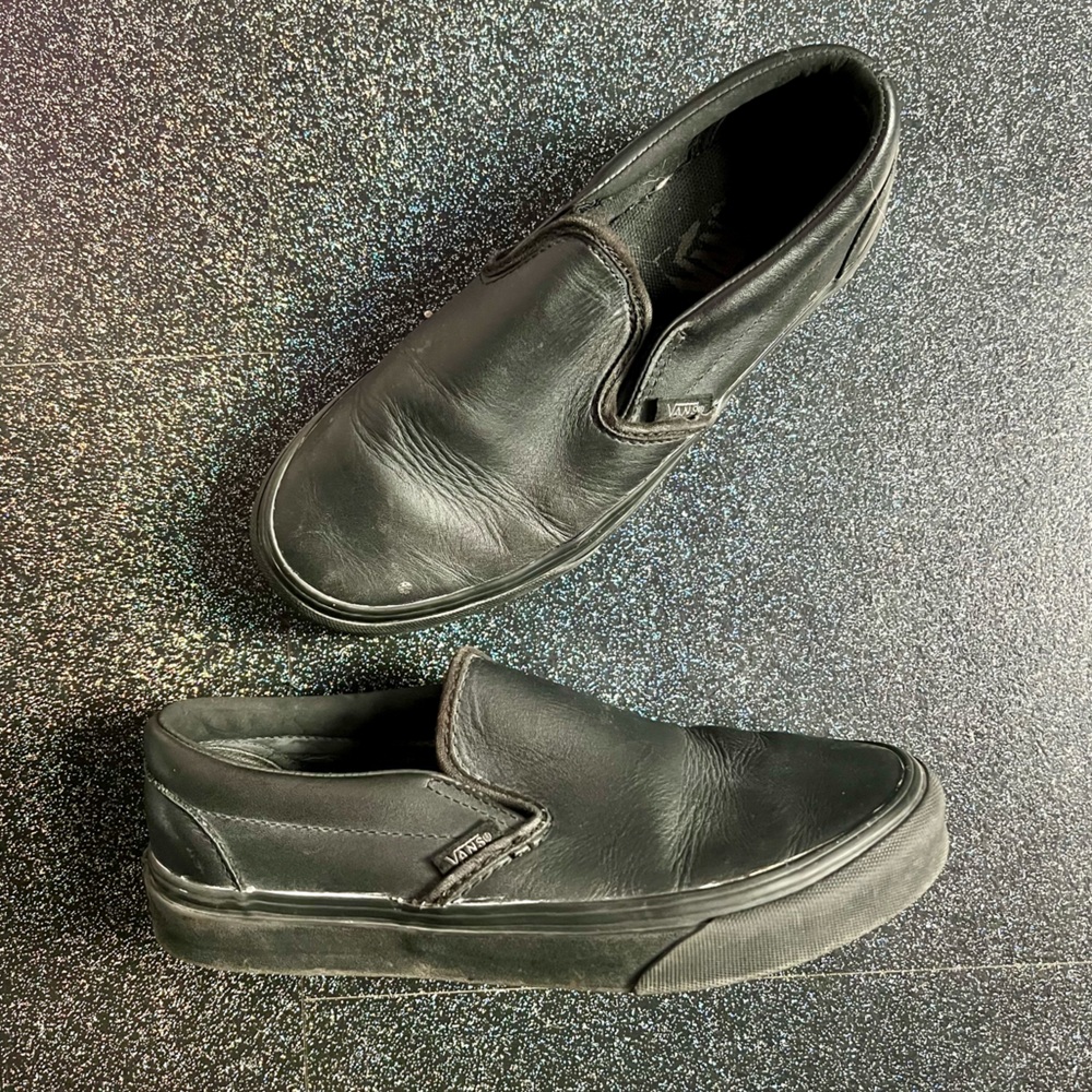 All Black Vans - Gem